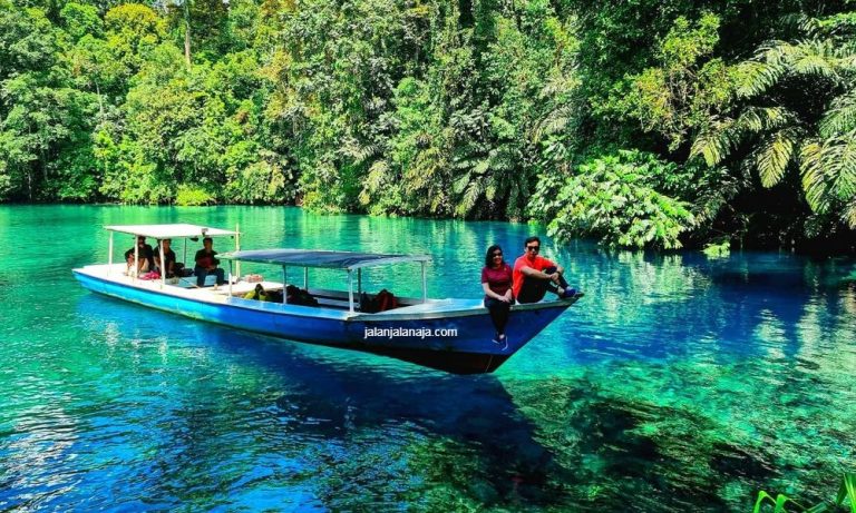 Pesona Keindahan Danau Labuan Cermin di Kalimantan Timur