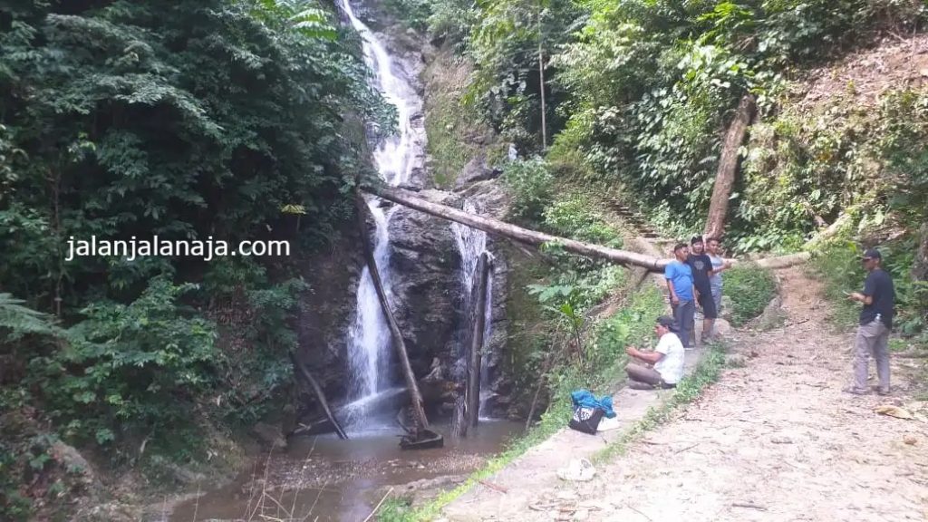 Wisata Air Terjun Kalando Yang Indah