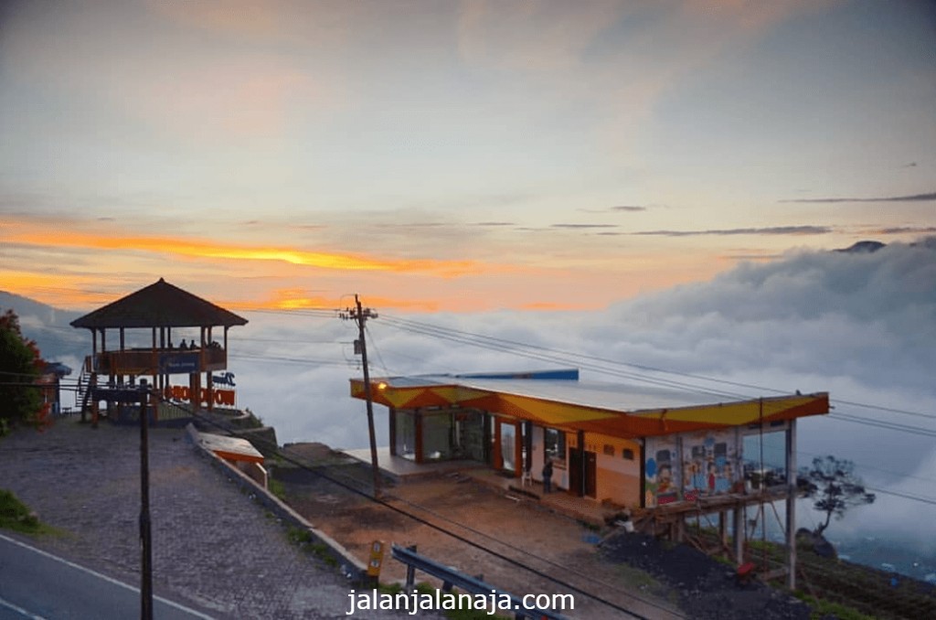 Inilah Pesona Keindahan Gardu Pandang Dieng